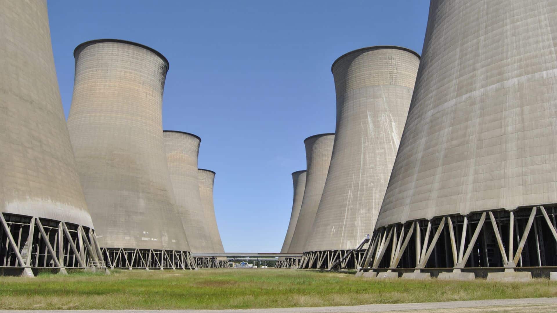 What Role Do Cooling Towers Play in Industrial Cooling Systems?